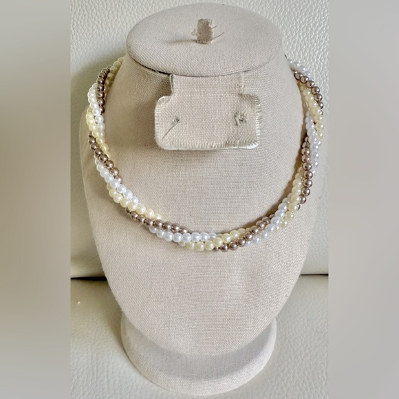 Avon | Jewelry | Avon Tricolor Faux Pearl Necklace White Cream Tan ...
